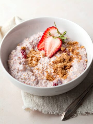 Gluten Free Strawberry Cheesecake Overnight Oats - The Gluten Free Austrian