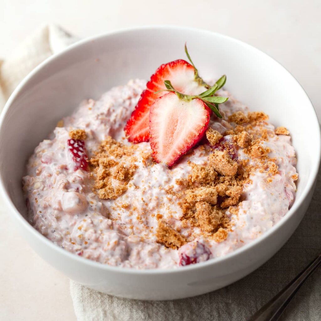 Gluten Free Strawberry Cheesecake Overnight Oats - The Gluten Free Austrian
